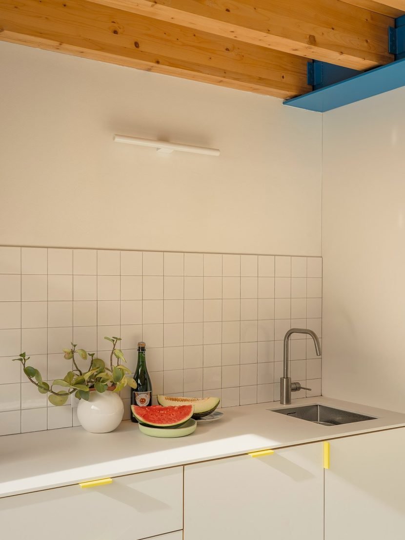 Surface handles. A plus of design and functionality for your built-in ...