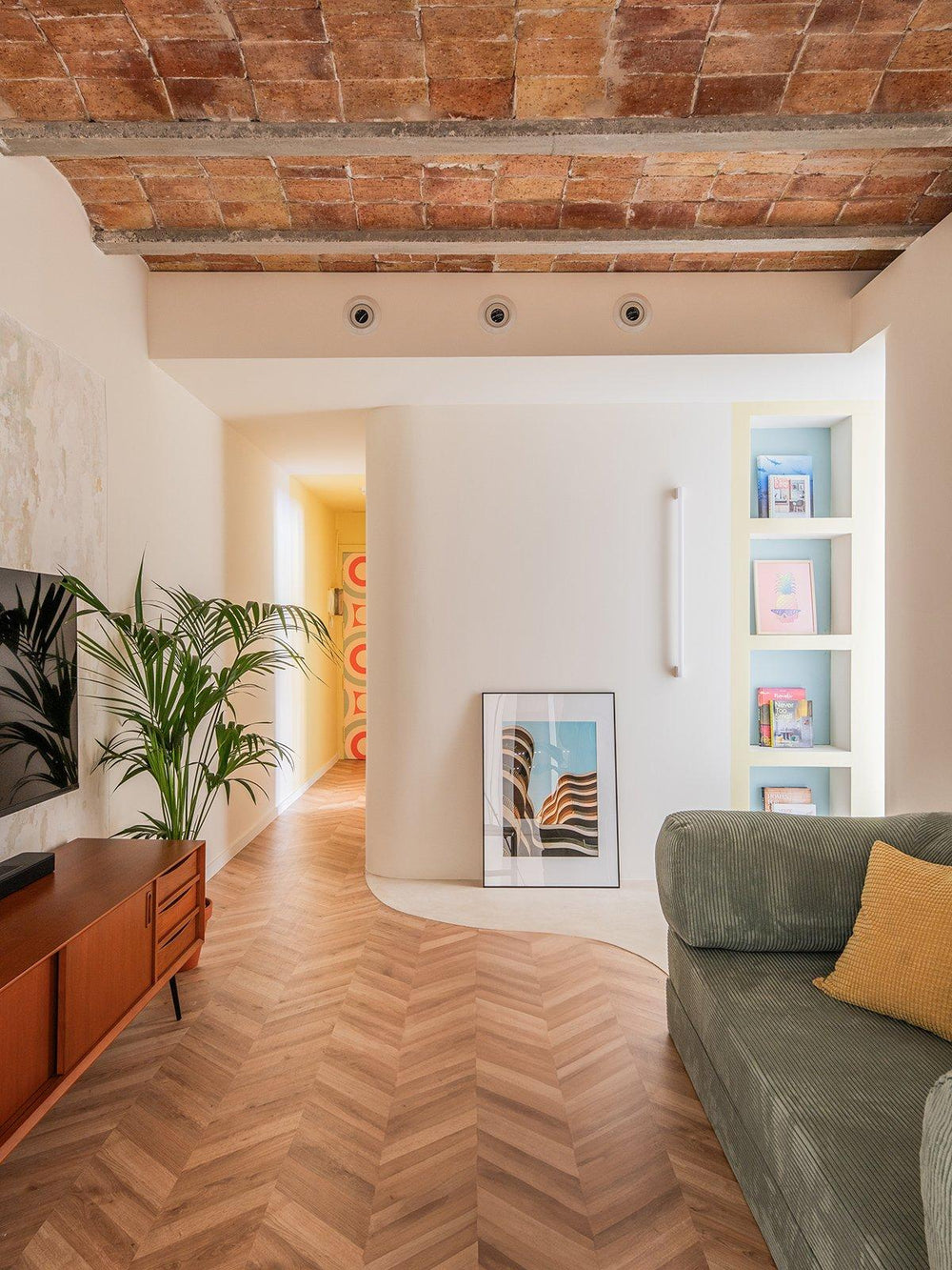 A play of colors that transforms the space – CUBRO