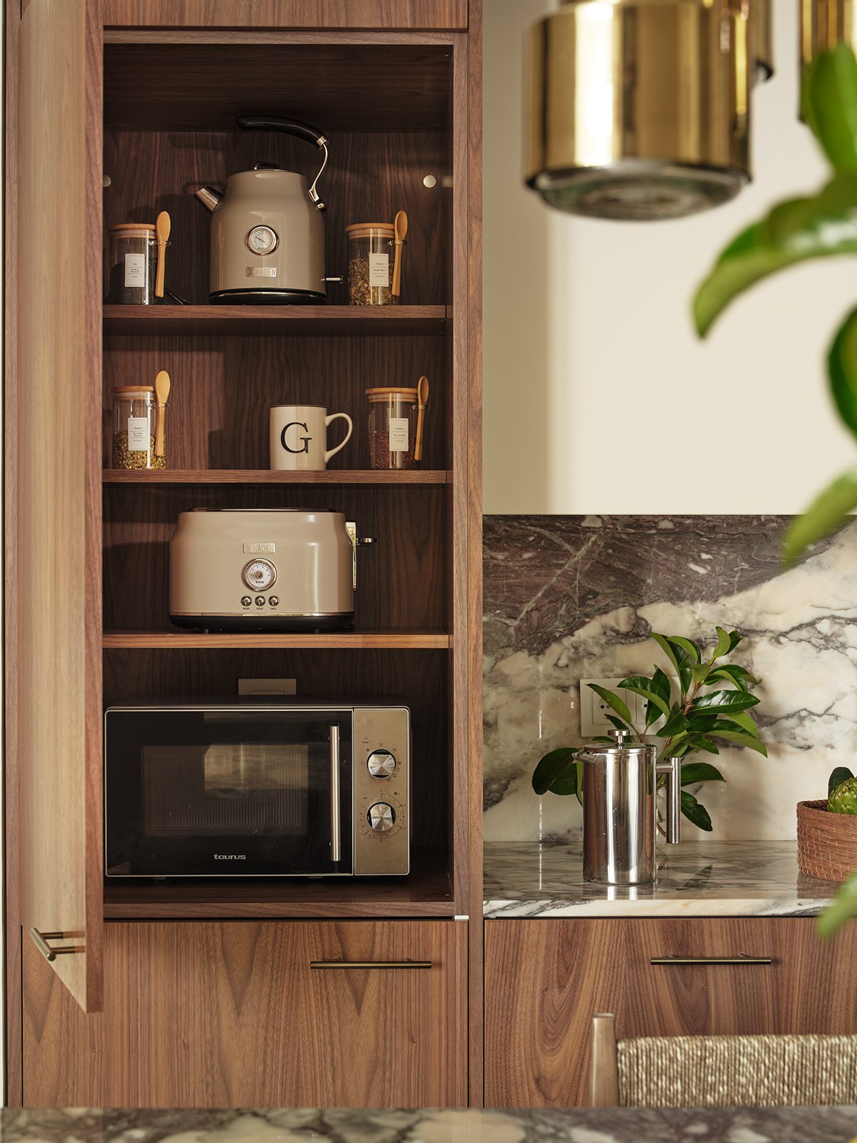 Warm and functional design for a family kitchen – CUBRO